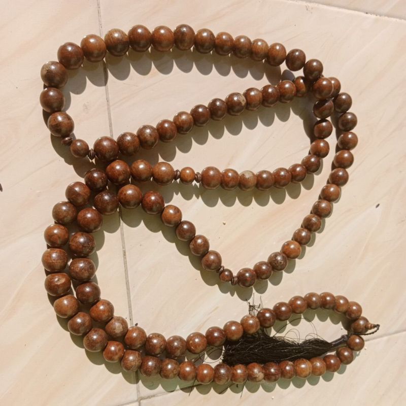 Jual tasbih Japamala isi 108 kayu gaharu agathis/Raja kayu jumbo 20 mm ...