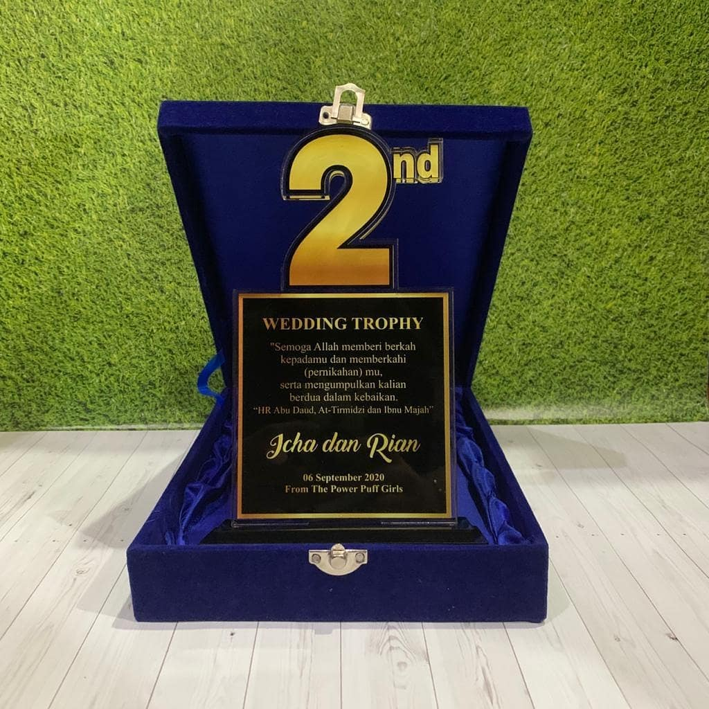 Jual WEDDING TROPHY PLAKAT ACRYLIC + BOX BLUDRU (Custom) SOUVENIR KADO ...