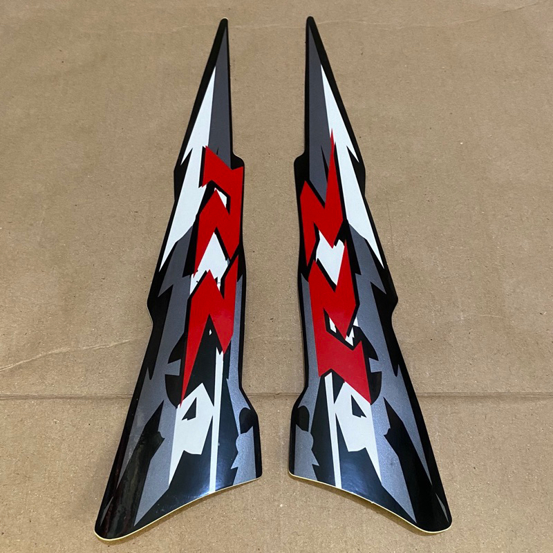 Jual Sepasang stiker body belakang ninja rr new 2012 se hitam putih ...