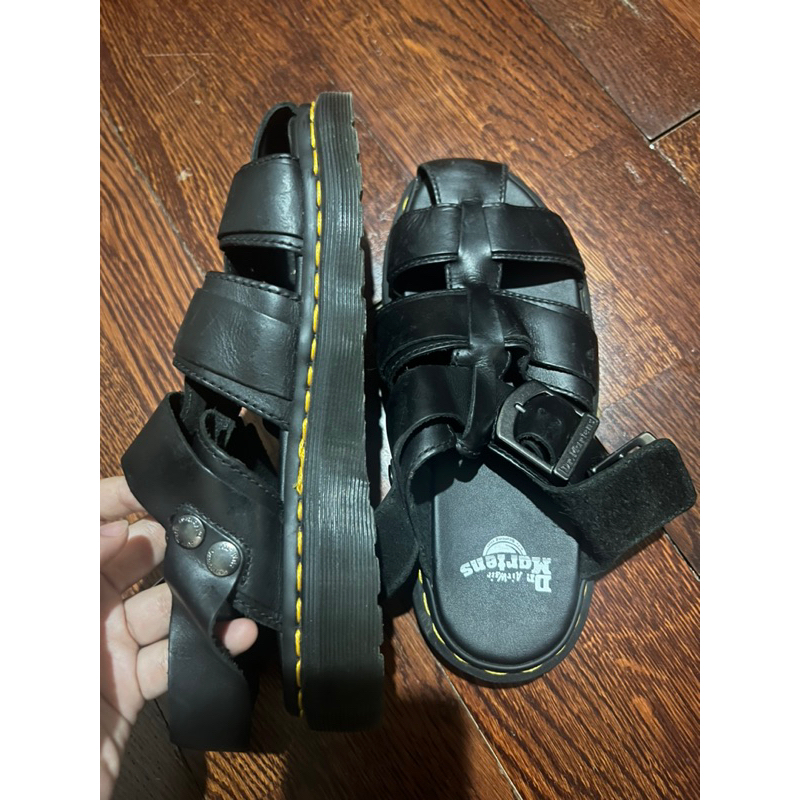 Jual DOCMART SENDAL & SEPATU preloved 99% mulus | Shopee Indonesia