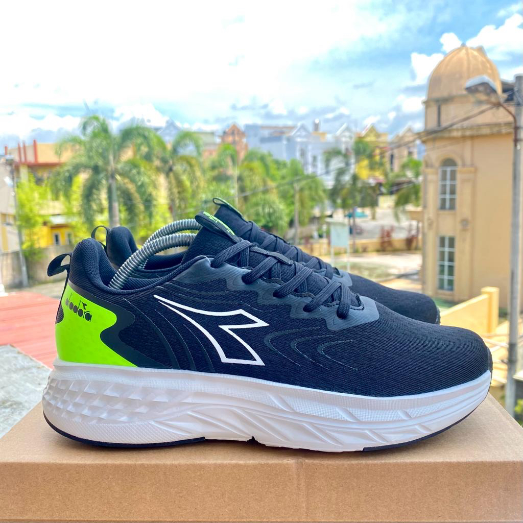 Jual SEPATU DIADORA PRIA DIADORA GILBERT BLACK WHITE SNEAKER RUNNING ...