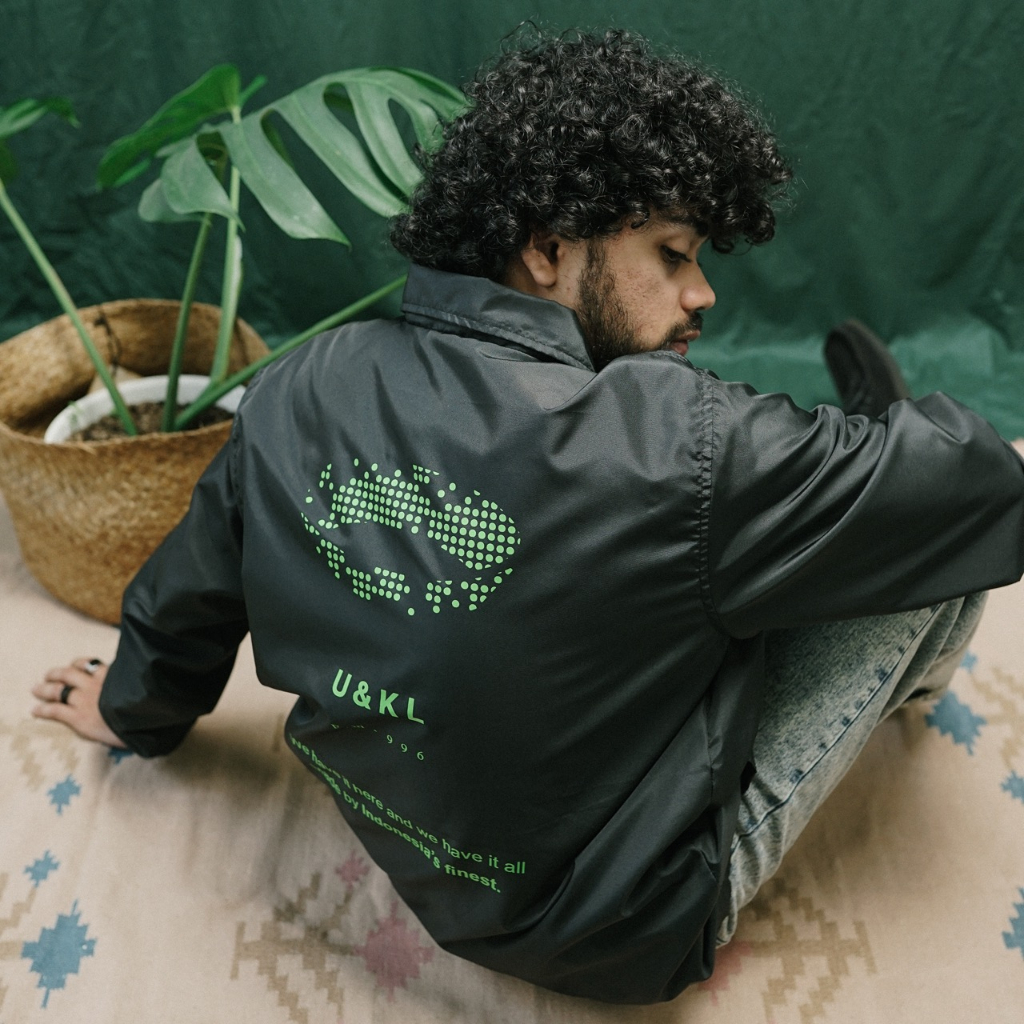 Jual UNKL347 Jaket Pria Windbreak Hitam Sablon Simpel IORR | Shopee ...