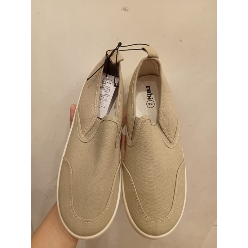 Jual SEPATU RUBI - CARA SLIPON (READY STOCK) | Shopee Indonesia