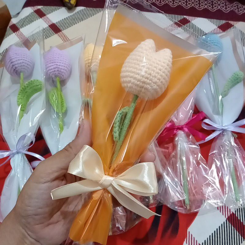 Jual single buket mini/bouquet bunga rajut/buket wisuda | Shopee Indonesia
