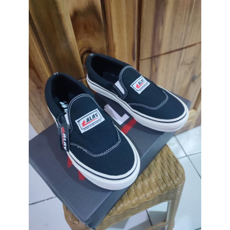 Jual seneker talas yk shoes original produk lokal Indonesia | Shopee ...