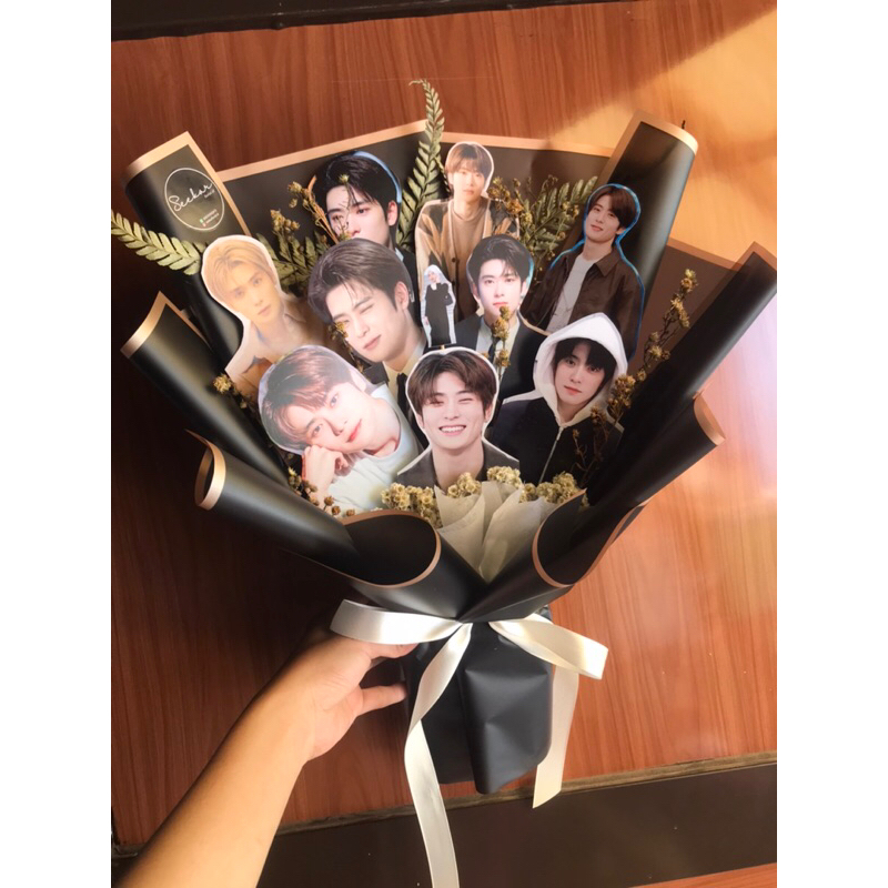 Jual [PO 1 HARI ] CUSTOM BUKET PHOTOCARD MODEL CUTTING (PC) idol Kpop ...