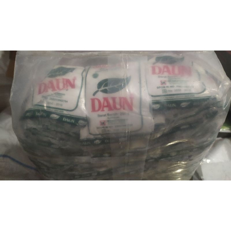 Jual Garam Meja Beryodium Cap Daun Kemasan 250gr 1 Ball Isi 40 Pack ...
