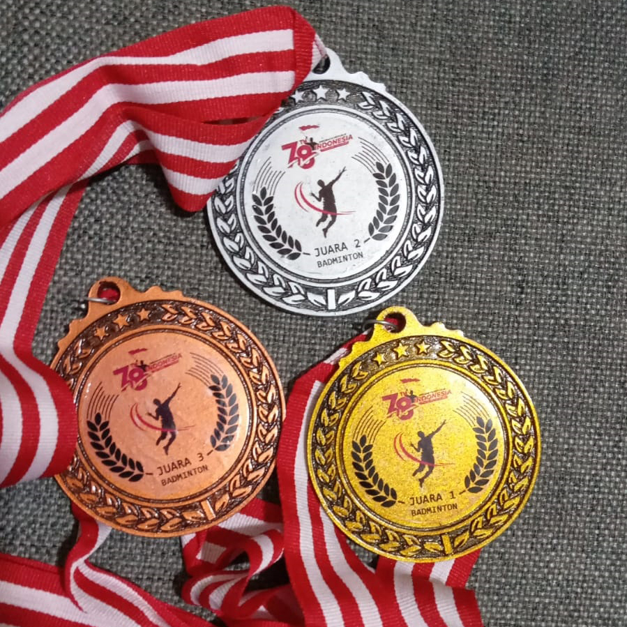 Jual Medali costum Warna Emas Perak Perunggu (minimum order 3 pcs) Plus ...