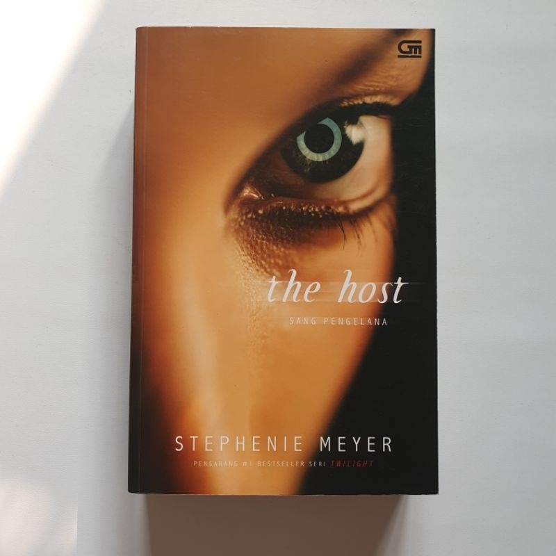 Jual Buku Novel The Host Sang Pengelana Stephenie Meyer preloved book ...