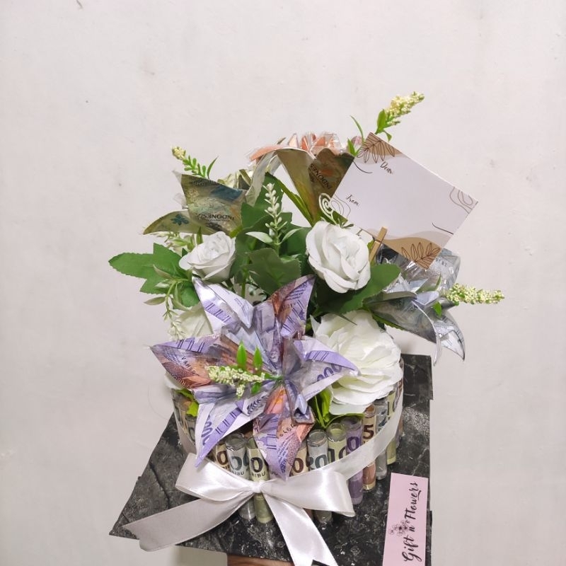 Jual Money Cake Bunga Lili/ Bouquet Uang / Kue Uang Untuk Wisuda Ulang ...