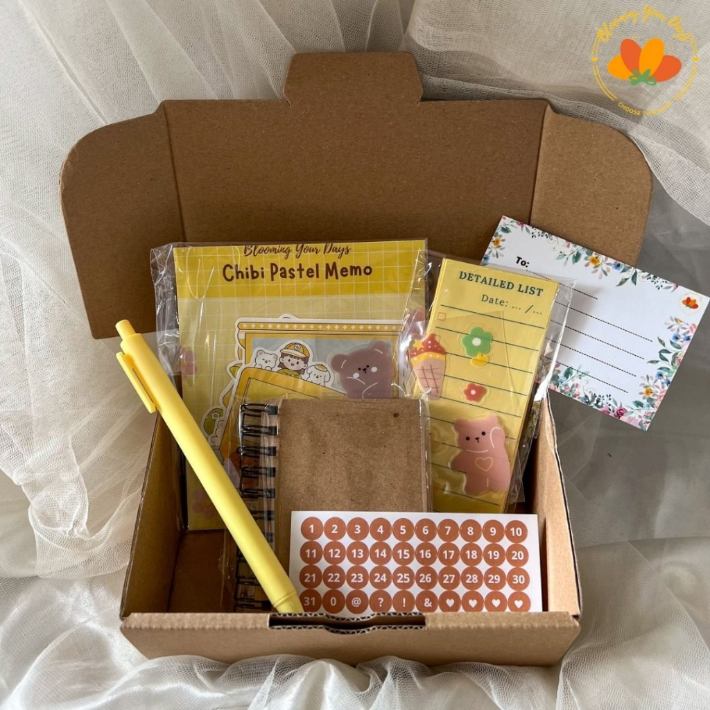 Jual Hampers kado alat tulis scrapbook album stiker kado unik wisuda ...