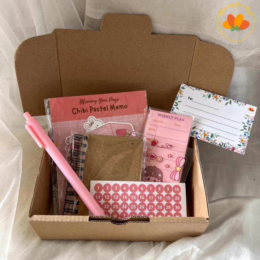 Jual Hampers kado alat tulis scrapbook album stiker kado unik wisuda ...