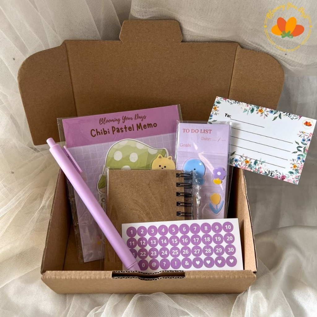 Jual Hampers kado alat tulis scrapbook album stiker kado unik wisuda ...