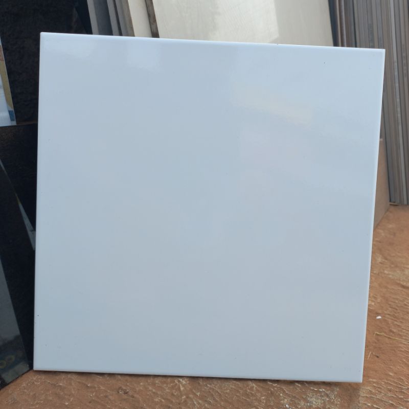 Jual KERAMIK LANTAI MURAH MULIA TILE PUTIH POLOS 30X30 KW1 | Shopee ...