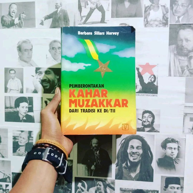 Jual Buku-buku Barbara Sillars Harvey Pemberontakan Kahar Muzakkar ...