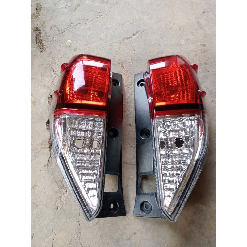 Jual lampu stop /lampu belakang kijang Inova riborn tahun 2017 | Shopee ...