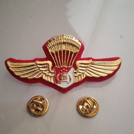 Jual brevet wing pin para terjun polri lis merah | Shopee Indonesia
