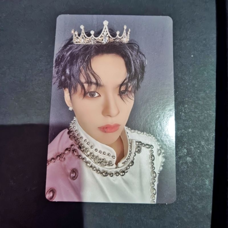 Jual (READY) TREASURE REBOOT ID PHOTO CROWN SELCA SELFIE KONSEP HYUNSUK ...