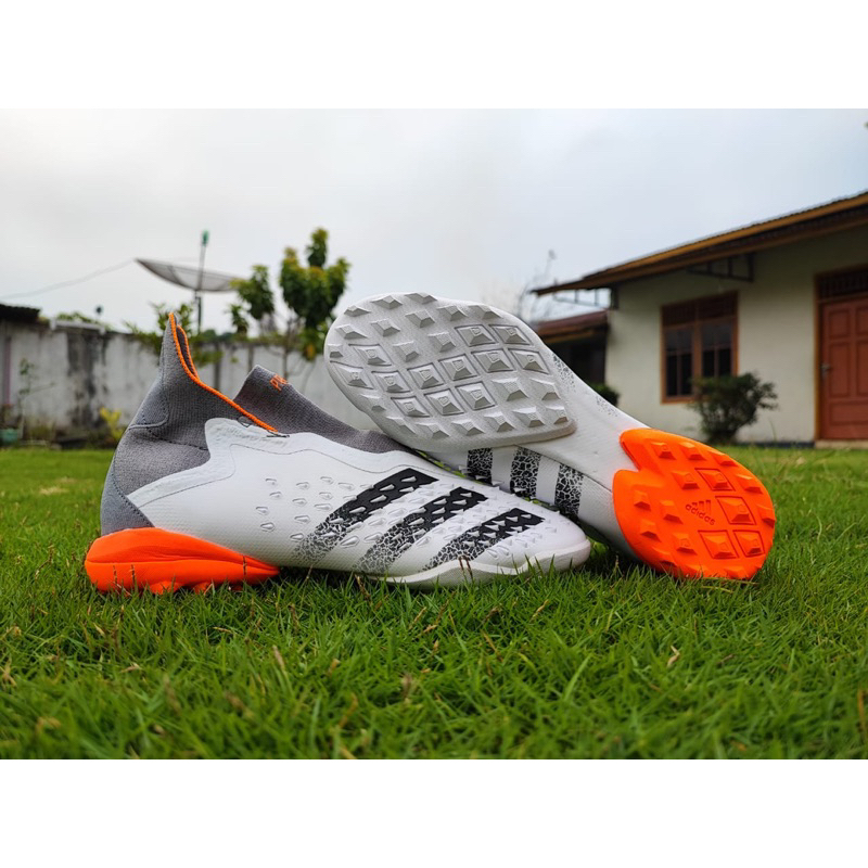 Jual Sepatu Futsal Adidas Predator Freak + White Grey Red TURF | Shopee ...