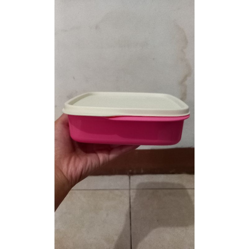 Jual Tempat Makan Lolly Pink Tutup putih Tupperware New Original ...