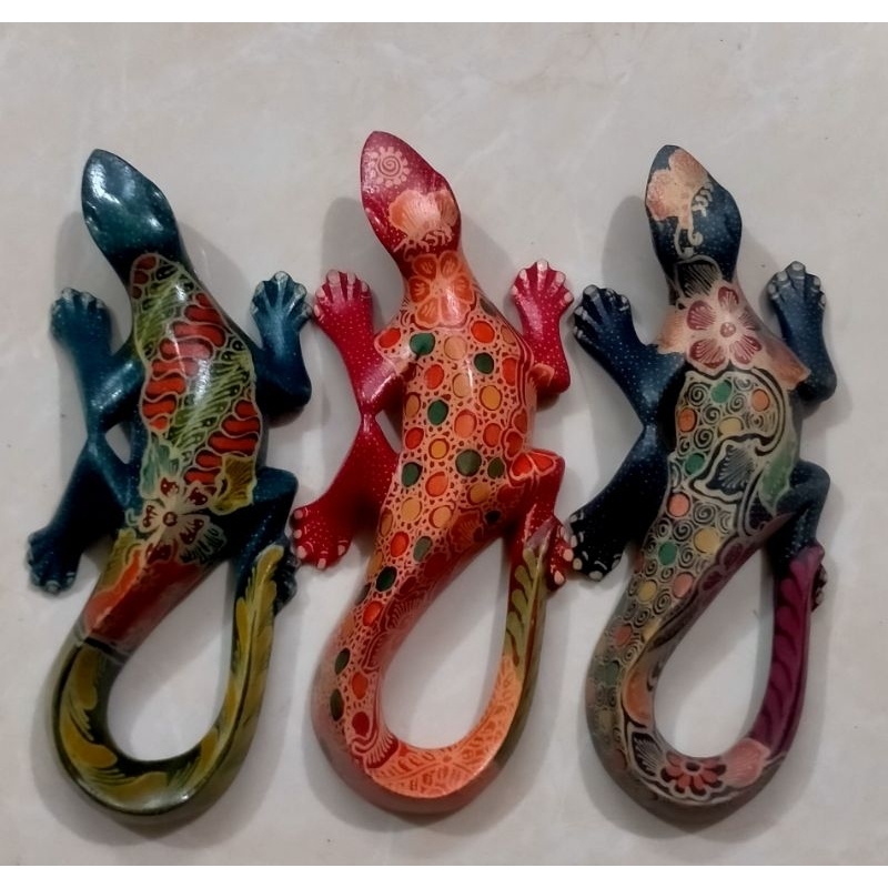 Jual sovenir kerajinan kayu patung tokek kayu motif batik | Shopee ...