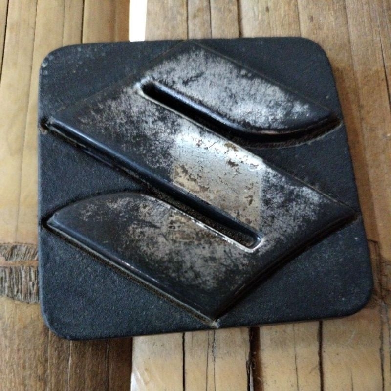 Jual logo emblem suzuki carry extra carry 1.0 suzuki katana emblem grill | Shopee Indonesia