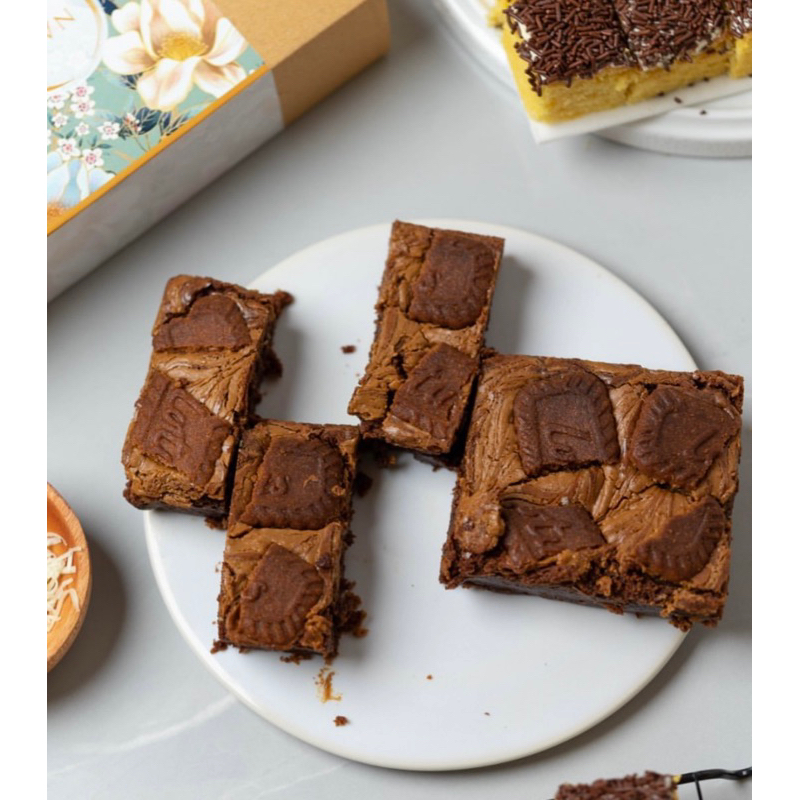 Jual NAMI CAKE BALI Lotus Biscoff Brownies | Shopee Indonesia