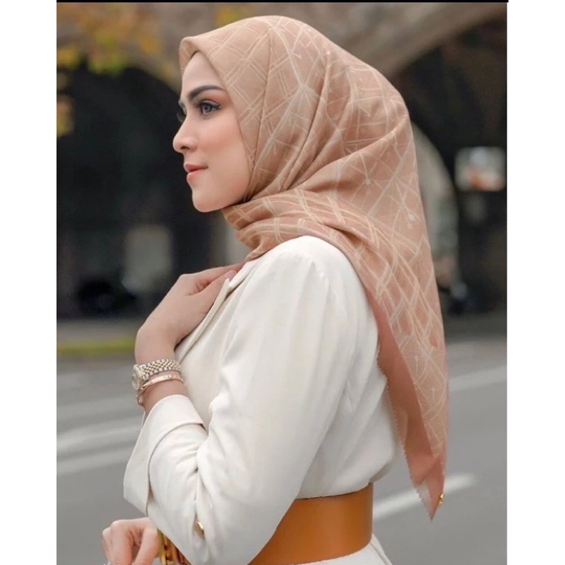 Jual Buttonscarves Louvre Series (BACA DESKRIPSI!!) | Shopee Indonesia