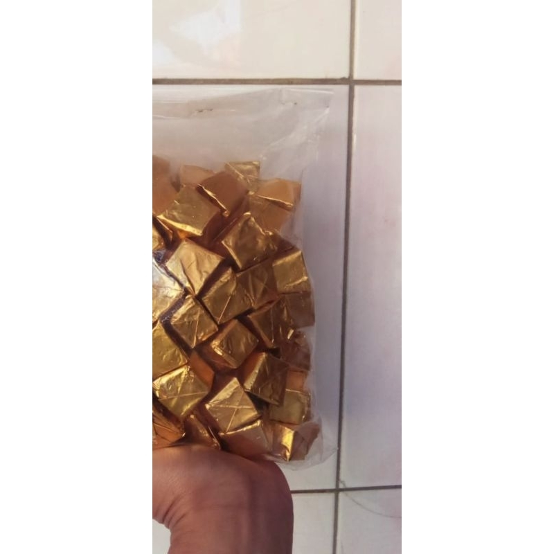 Jual coklat piramid leburan SilverQueen mix atau delfi take it mix 1kg ...