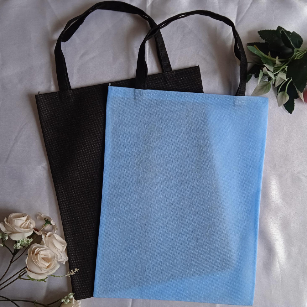 Jual INDI ADV | GoodyBag TEBAL Spunbond Polos ukuran 25x33 cm | Shopee ...