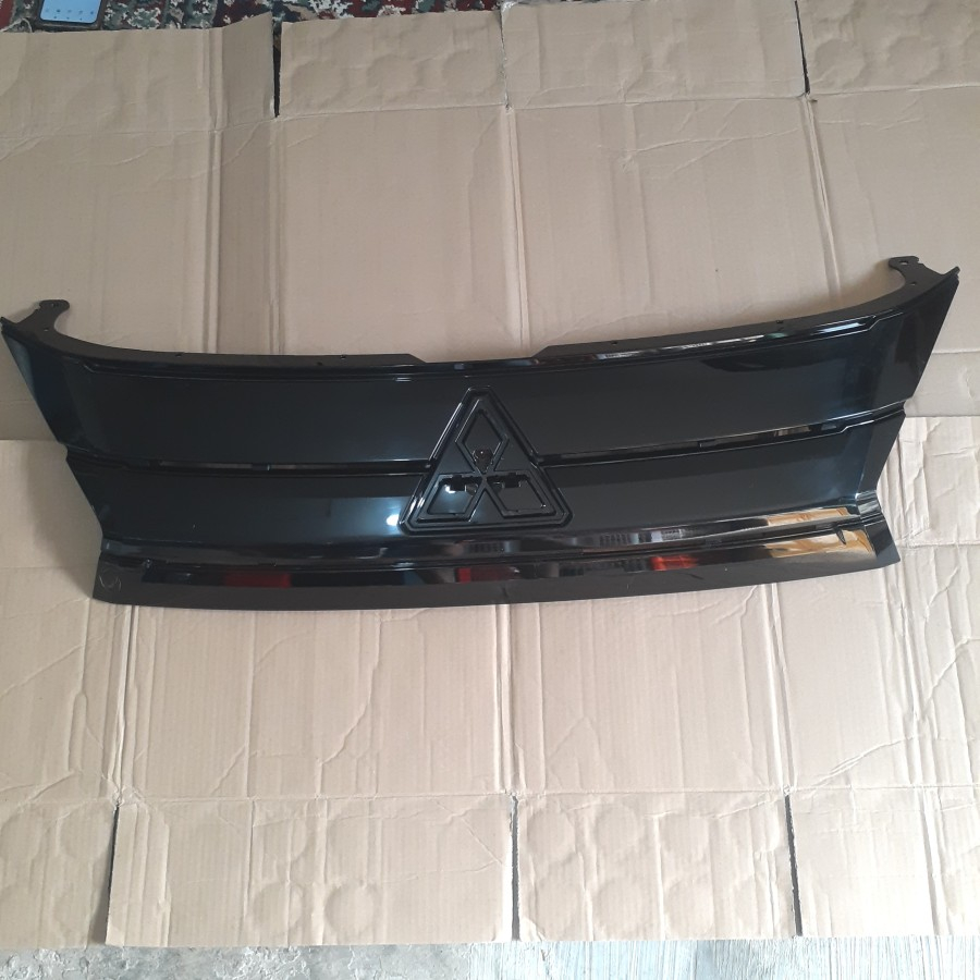 Jual Grill Depan Mobil Mitsubishi Xpander New 2022 Facelift Original ...