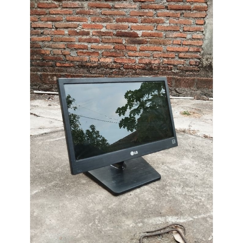 Jual MONITOR PC / MONITOR KOMPUTER LG 16 INC WIDESCREEN MONITOR KANTOR ...