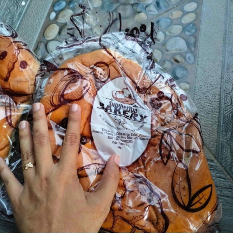 Jual roti viral. roti coklat jumbo. roti buaya. khas Kotabaru | Shopee ...