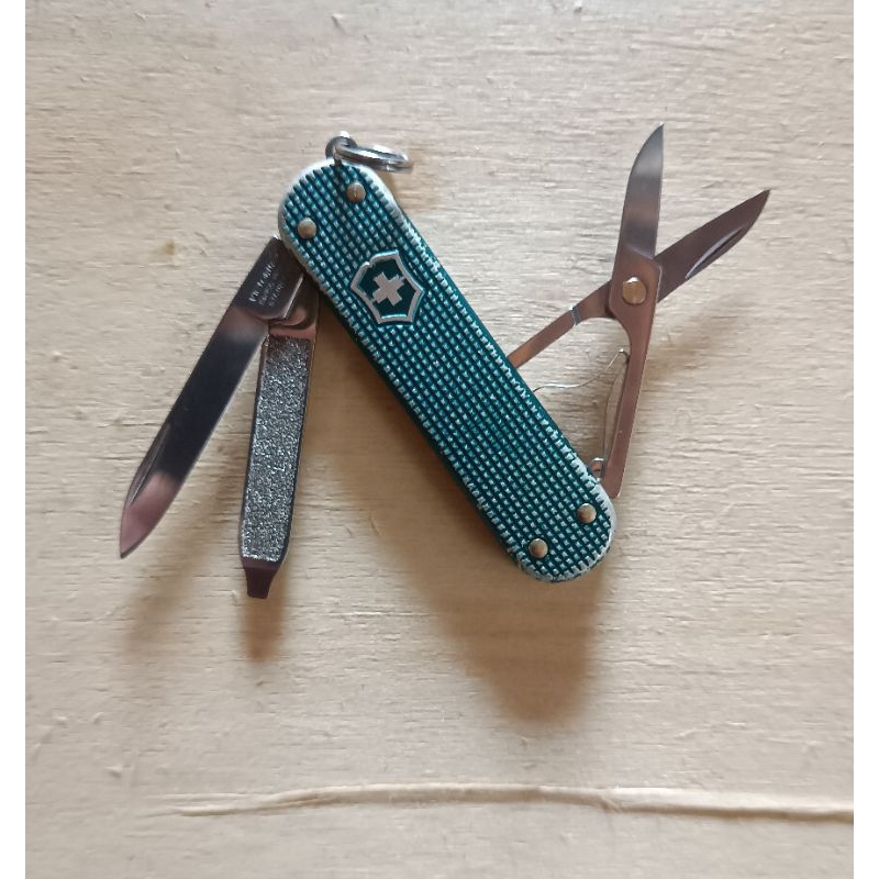 Jual victorinox sd classic alox hijau(original bekas) | Shopee Indonesia