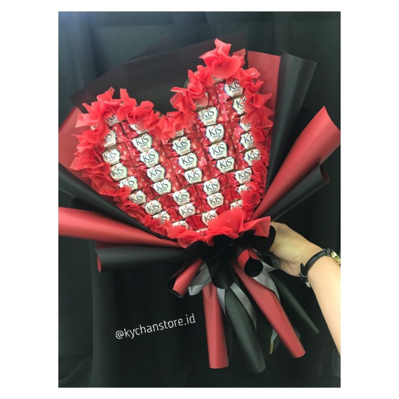Jual Buket Wisuda permen kiss bentuk love | Shopee Indonesia