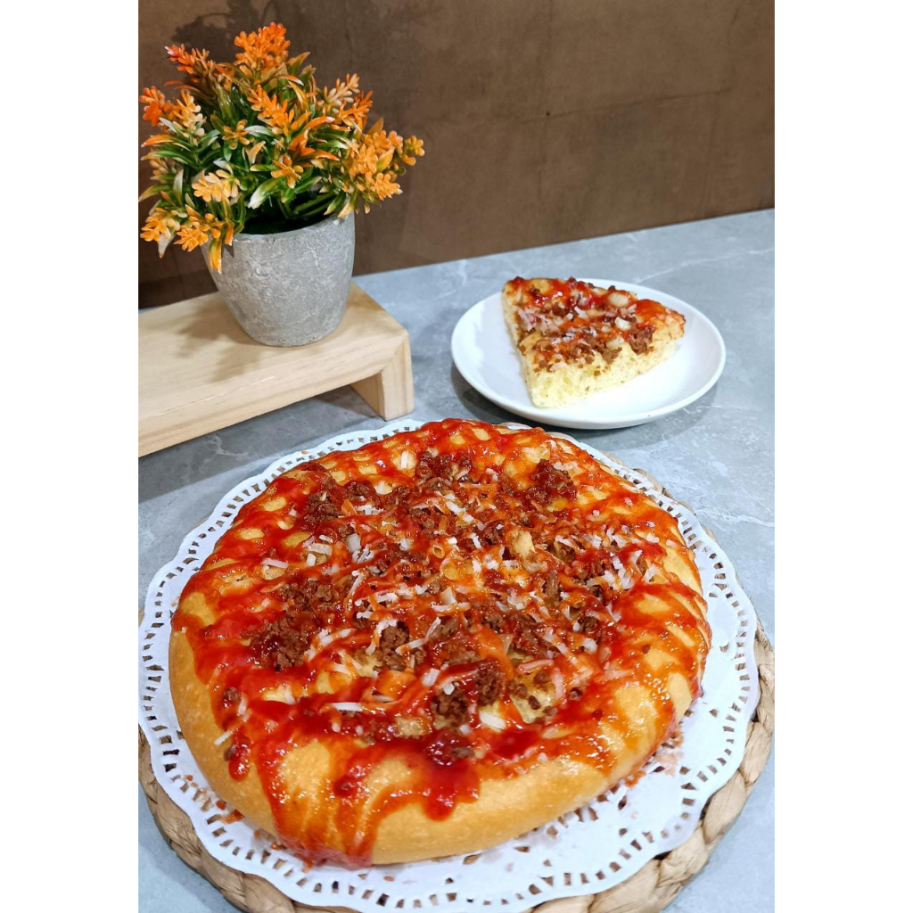 Jual Roti Pizza Ayam Bulat by Laris Manis Bakery | Shopee Indonesia