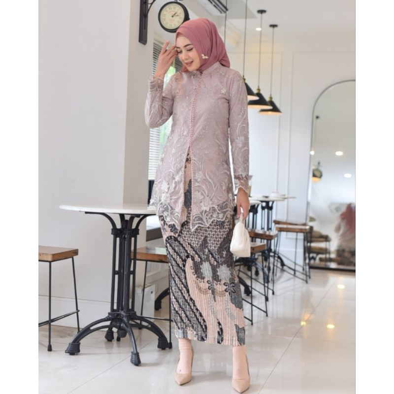 Jual Setelan Kebaya Niken / Kebaya Wisuda / Kebaya Pesta / Kebaya ...