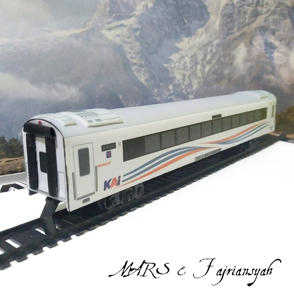 Jual Lokomotif CC 201 203 206 Miniatur Mainan Kereta Api Indonesia Lokomotif CC201 CC203 CC206 ...