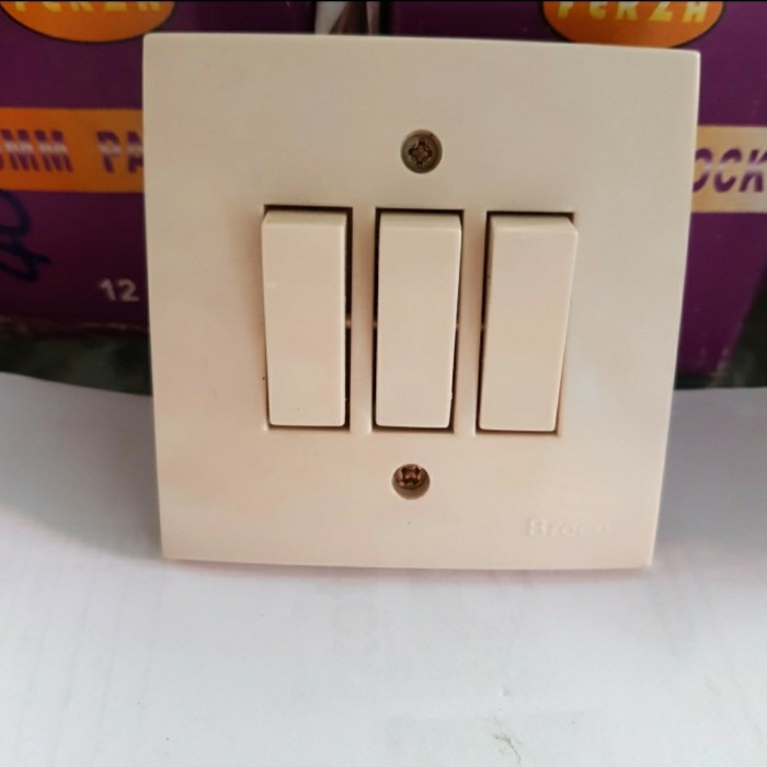 Jual Broco Saklar Triple 3G New Gee 6613 Cream Switch 3 Gang Standard ...