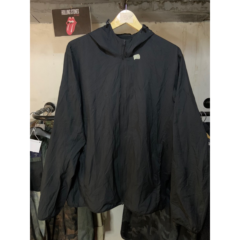Jual UNIQLO LIGHTWEIGH JACKET | Shopee Indonesia