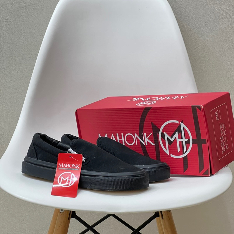 Jual SEPATU MAHONK - Slip On Hitam Polos MH Sepatu Sekolah Full Black ...