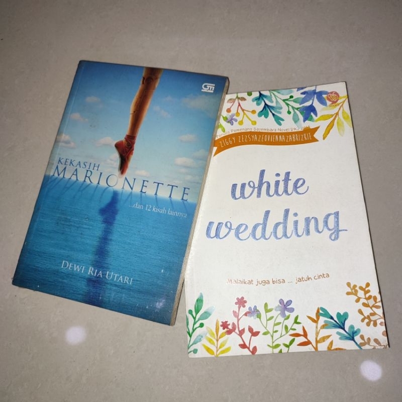 Jual BUNDLE WHITE WEDDING ZIGGY & KISAH MARIONETTE | Shopee Indonesia
