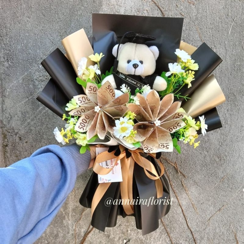 Jual Buket wisuda plus 10 lembar uang dahlia | Shopee Indonesia