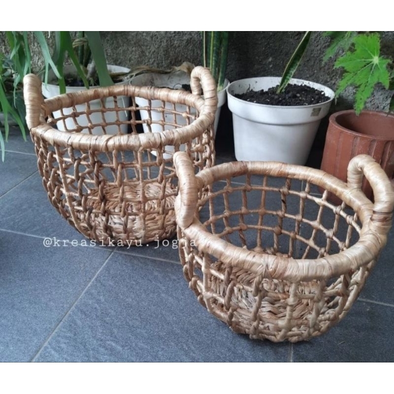 Jual Keranjang/Basket Jaring Plintir Enceng Gondok Rangka Besi /Wadah ...