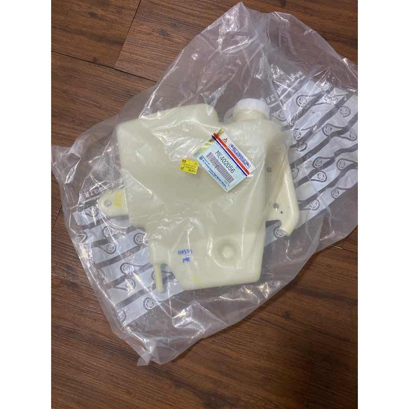 Jual Tabung Air cadangan Radiator Canter 110/125ps 100% Original ...