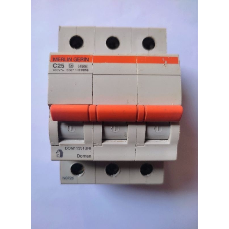 Jual MCB 3P DOMAE SCHNEIDER ORIGINAL MCB 3 PHASE 10A, 16A DAN MERLINGERIN 25A, 32A | Shopee ...