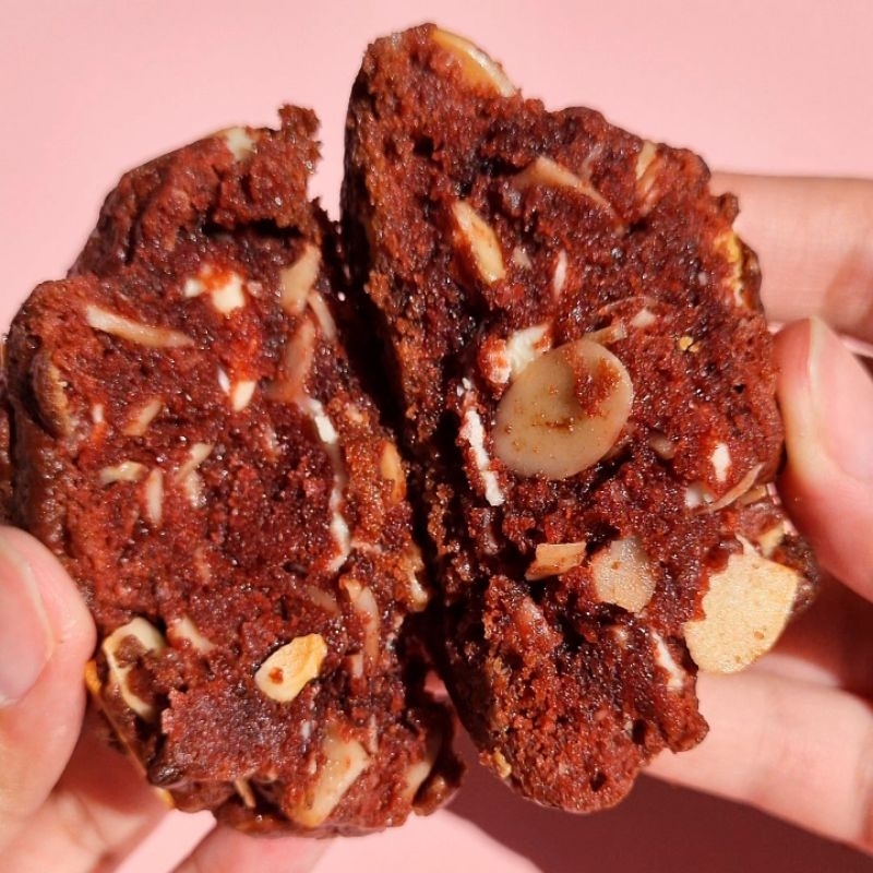 Jual SOFT BAKED COOKIES RED VELVET COOKIE PREMIUM 90GR - Cookies White ...
