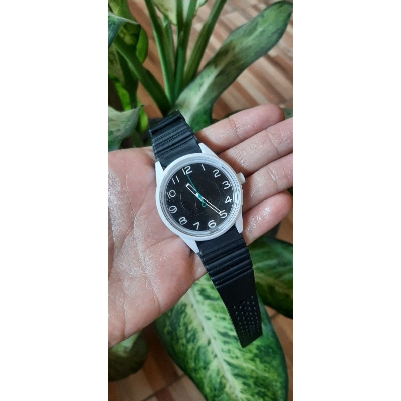 Jual jam QnQ solar original | Shopee Indonesia