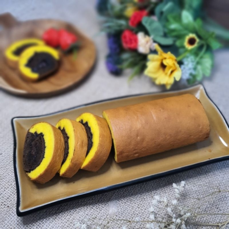 Jual Spiku Roll Coklat Lumer / Red Velvet Roll Cake / Cake Roll / Bolu ...