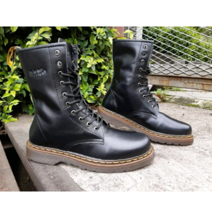 Jual SEPATU BOOTS DOCMART DR MARTENS 10 HOLE LUBANG TINGGI KULIT ASLI ...